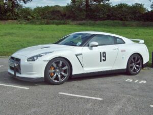 Nissan Skyline GT-R R34 vs Nissan Skyline GT-R R35: The Differences